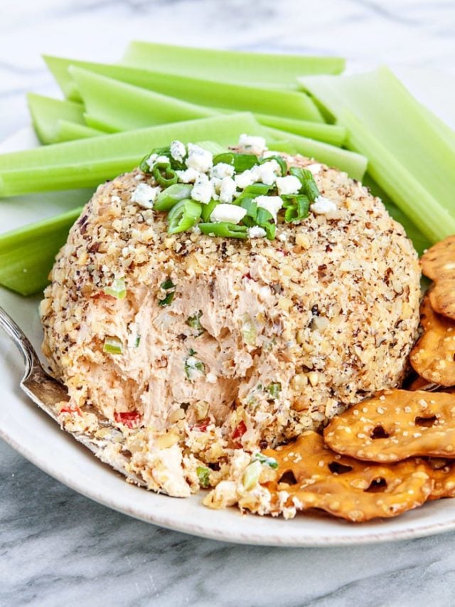 How to Make an Easy Buffalo Blue Cheese Ball | Good Life Eats