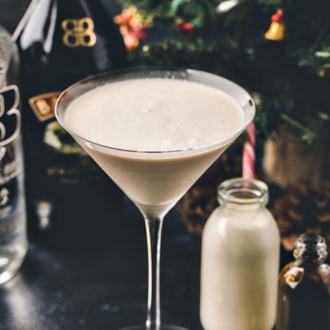 Gingerbread Martini Recipe (Easy Christmas Cocktail!) | Good Life Eats