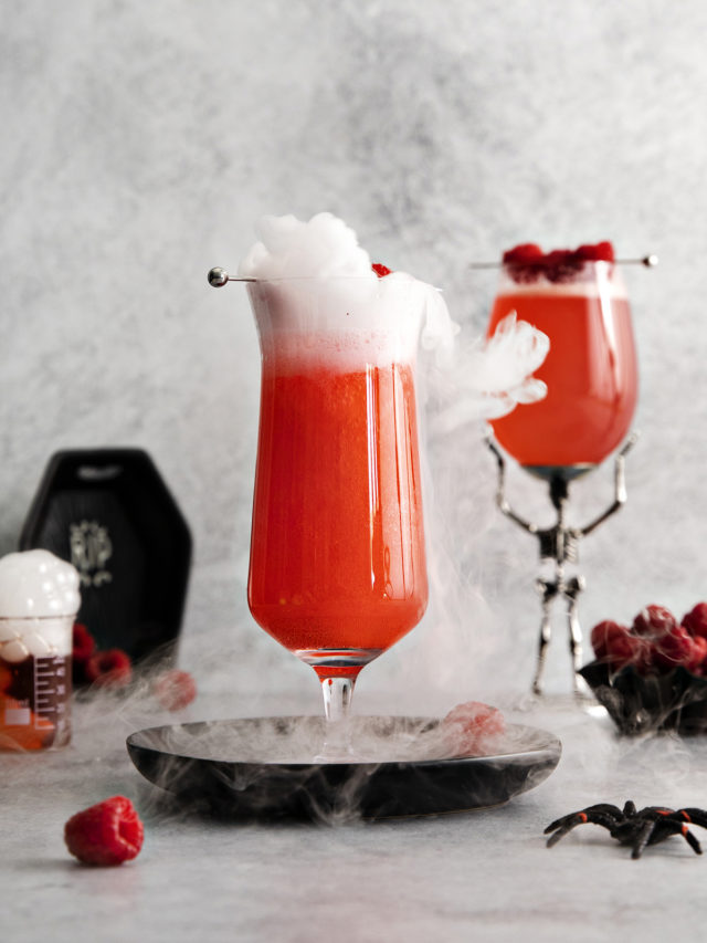 “Bloody” Pomegranate Cocktail for Halloween (How to Make a Dry Ice ...