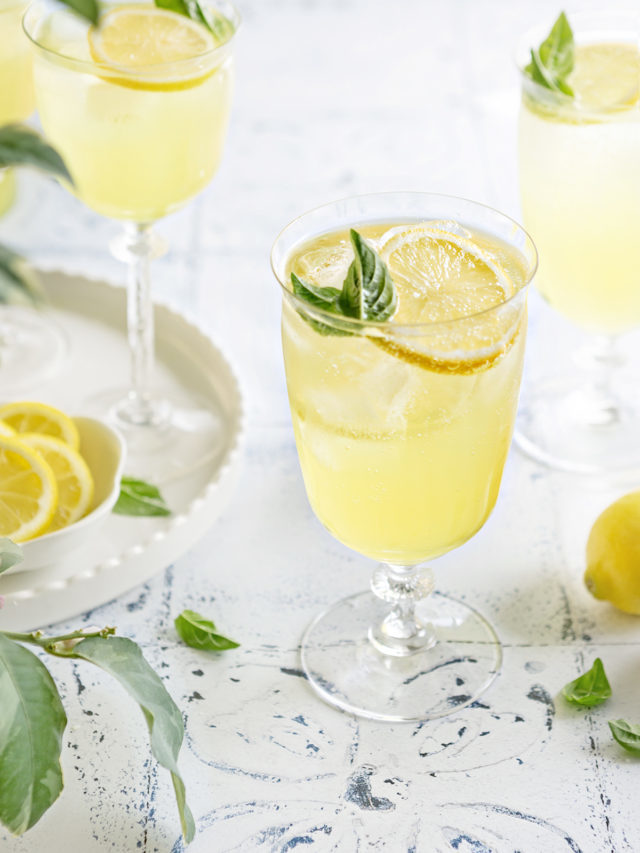 Sip into Summer with a Refreshing Limoncello Spritz: Perfect Cocktail ...